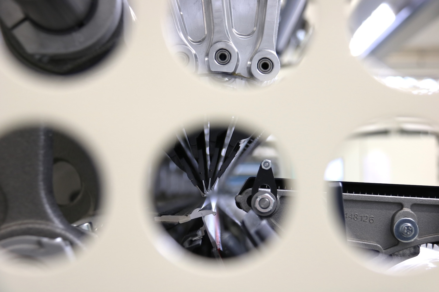 More speed and flexibility for tricot machine sector