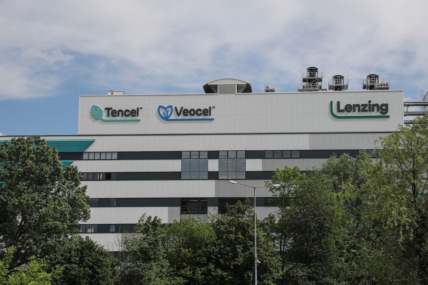Twin sustainability ratings for Lenzing