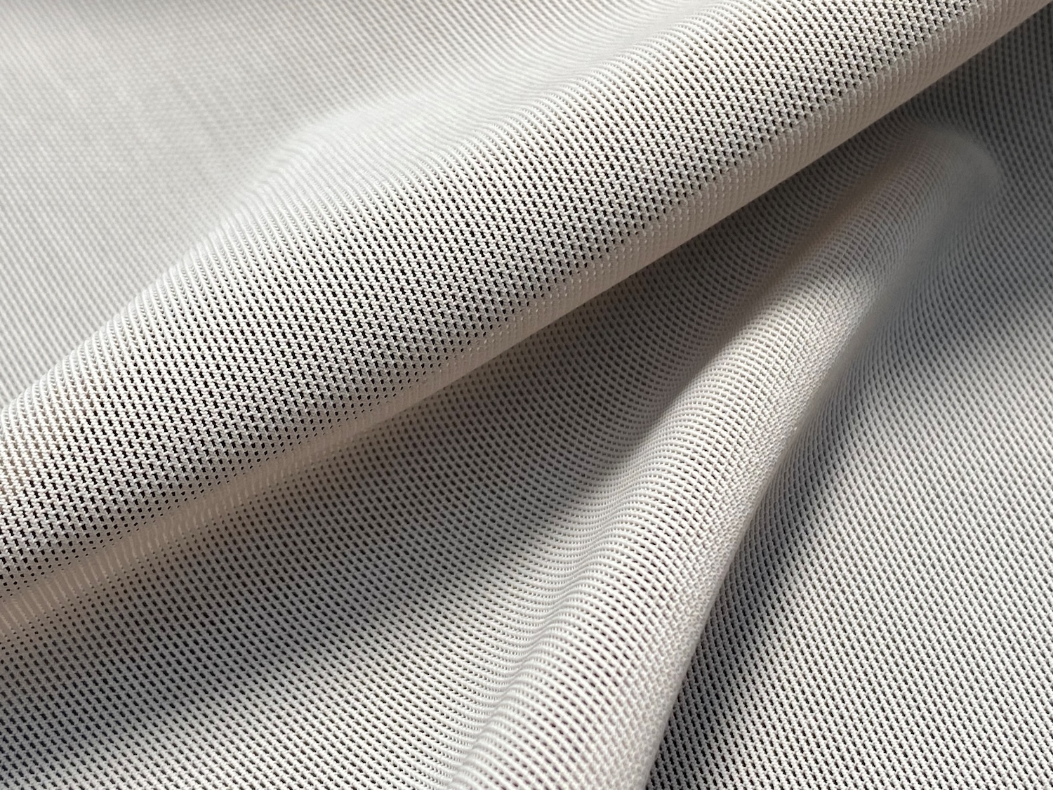 New efficient Raschel machine for highly elastic textiles